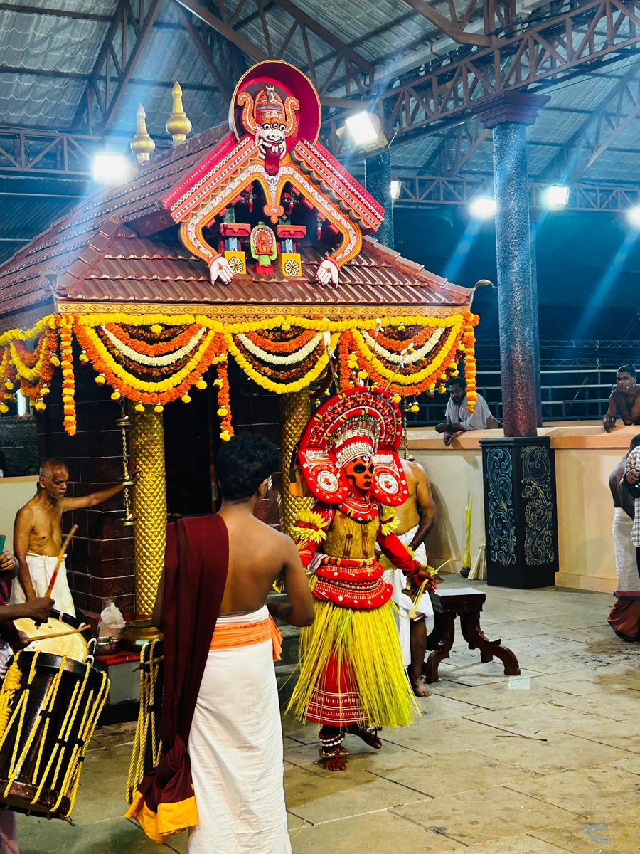Monthi Kolam / Nellu Kuthi Pothi Theyyam – Kerala Theyyam